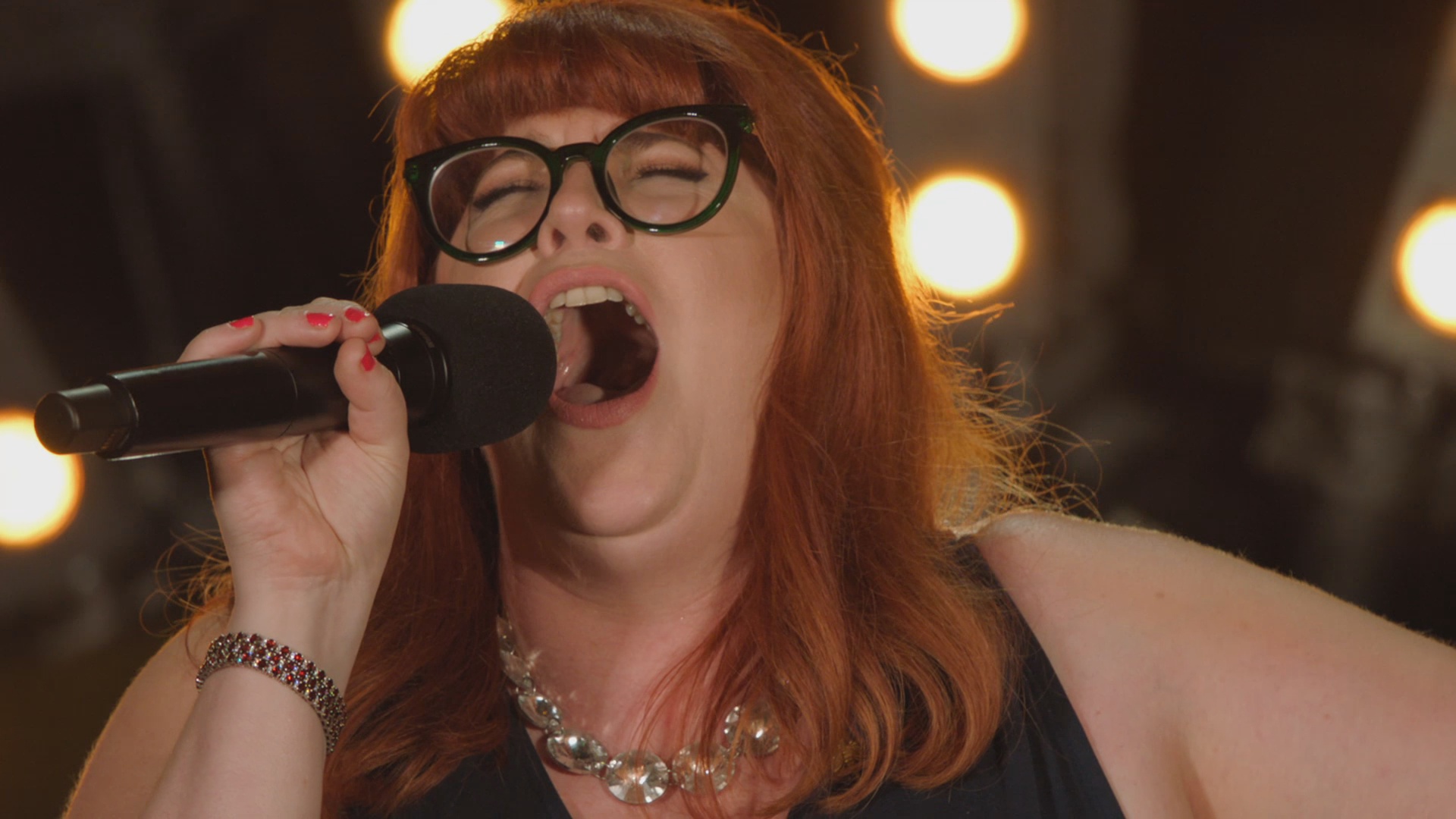 Jenny Ryan wows audience with performance | Eastieoaks