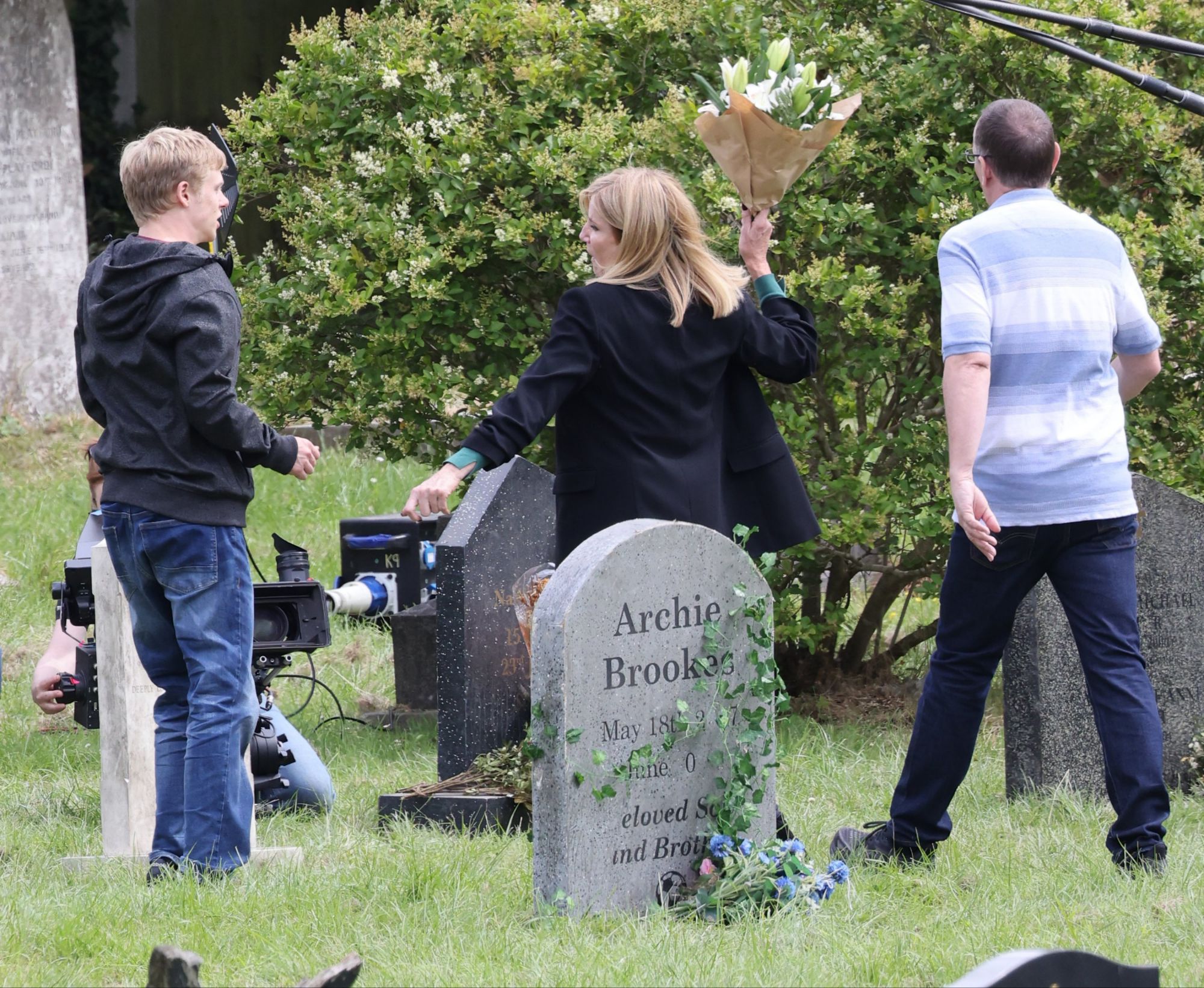 eastenders filming images credit isoimages (3)8715989444030280613.