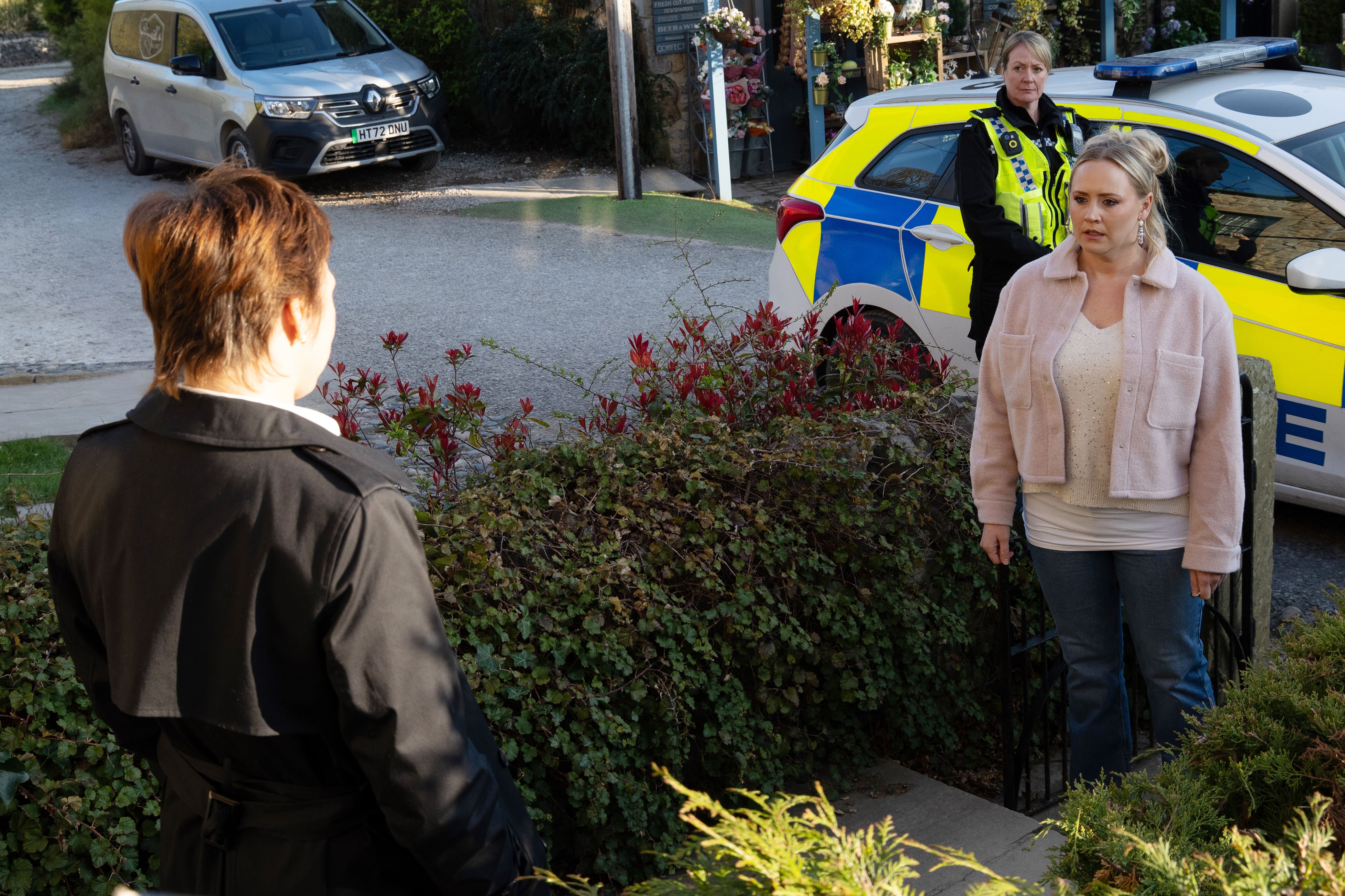 04_06_emm_tracy_police_02